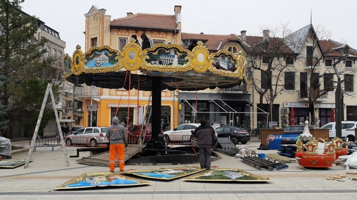 Коледен базар подготвят във Враца СНИМКИ