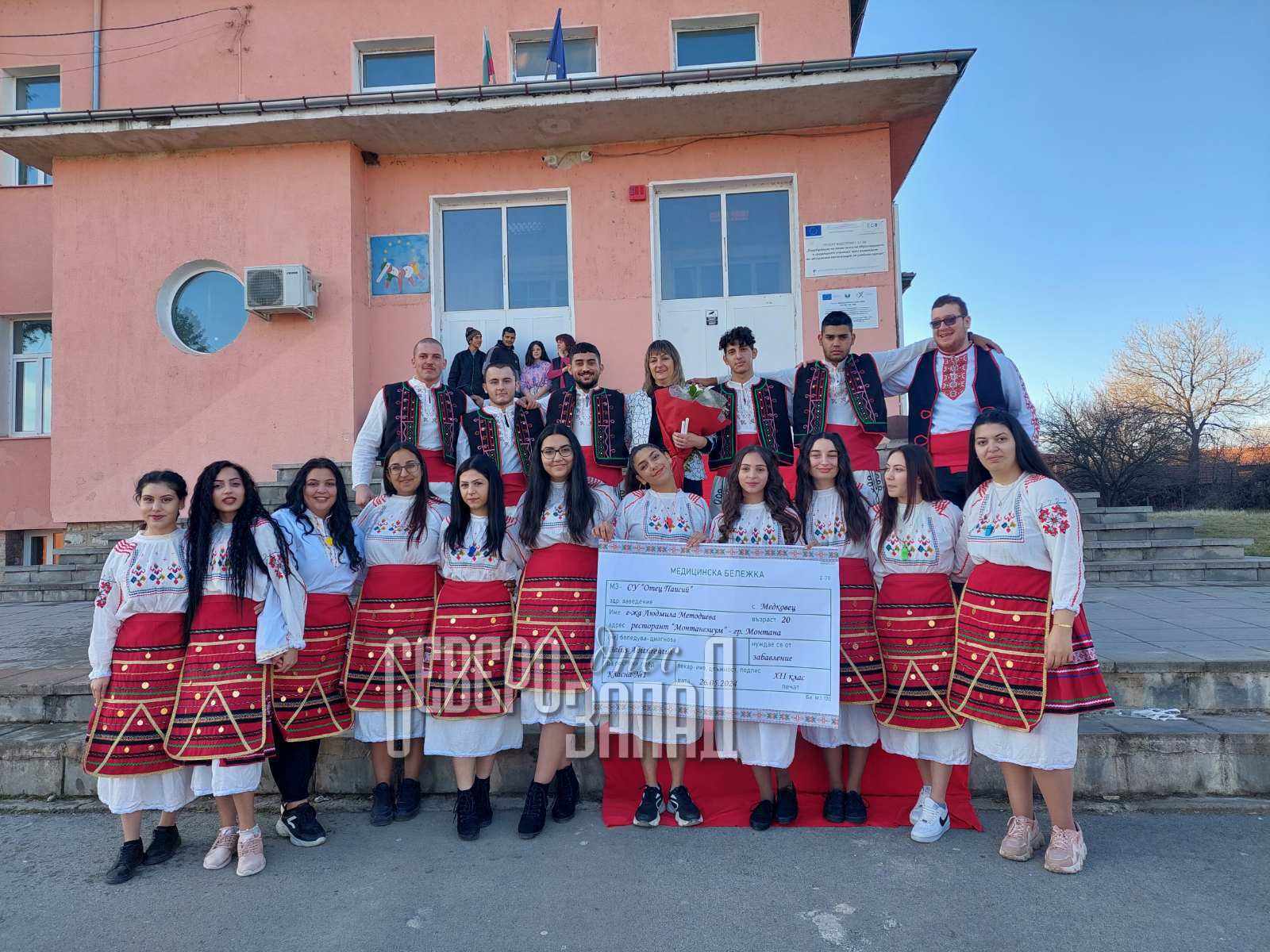 Абитуриенти направиха филм за класната си СНИМКИ